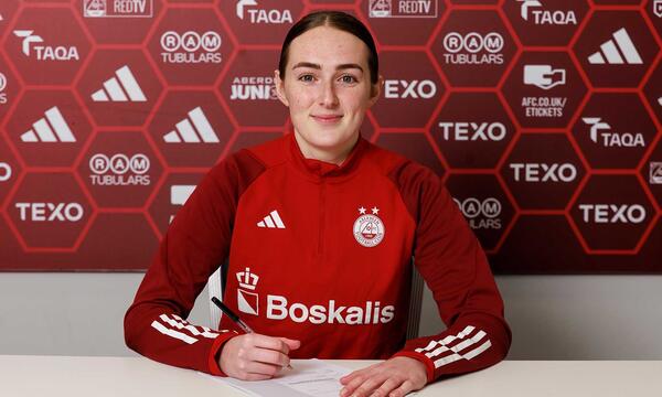 Keeley Kicks Off Her Professional Football Career at Aberdeen